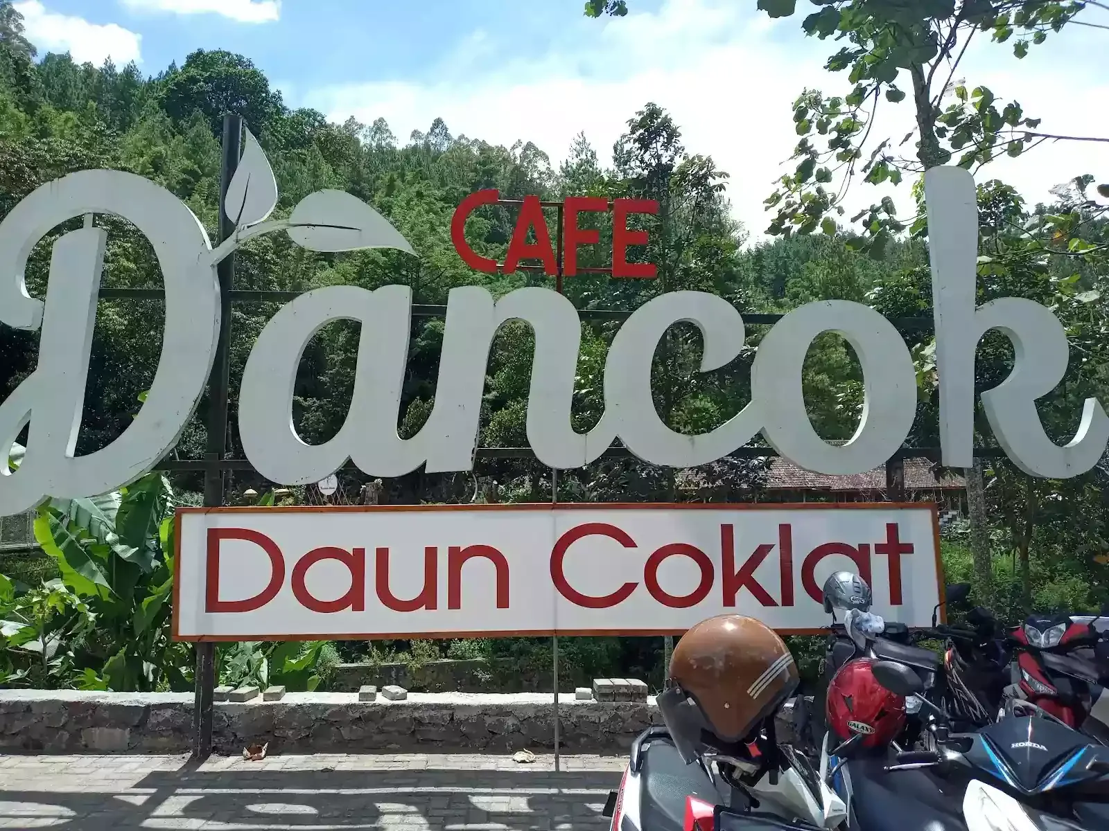 Daun Cokelat: Wisata Kuliner Coban Rondo - Villa Batu Malang
